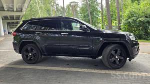 Black Jeep Grand Cherokee 2013 in Jurmala, with an engine capacity of 3.00 L and mileage of 342 thousand km for 14000 €, photo 3 on AUTOMOTO.COM.LV