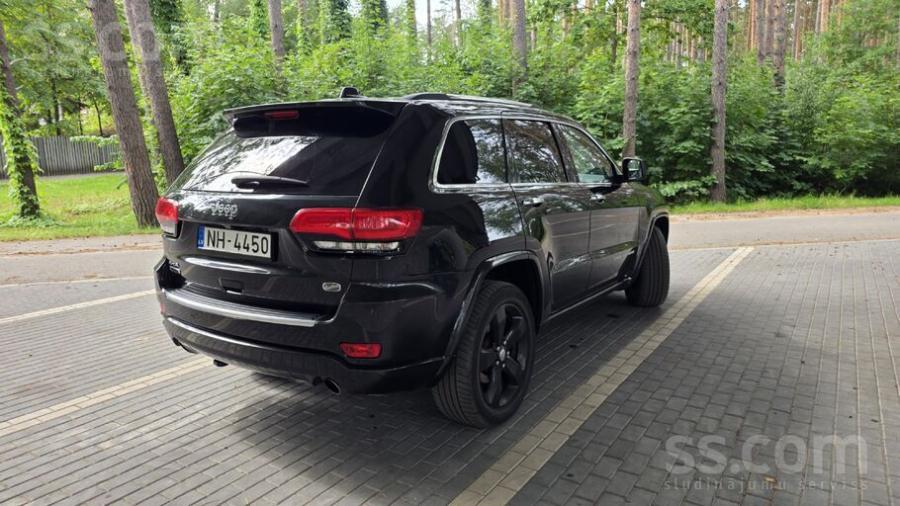 Black Jeep Grand Cherokee 2013 in Jurmala, with an engine capacity of 3.00 L and mileage of 342 thousand km for 14000 €, photo 5 on AUTOMOTO.COM.LV