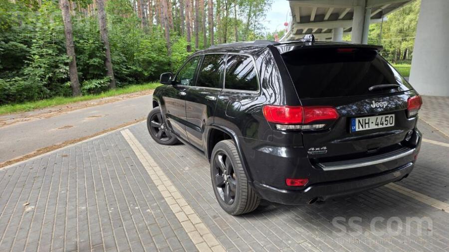 Black Jeep Grand Cherokee 2013 in Jurmala, with an engine capacity of 3.00 L and mileage of 342 thousand km for 14000 €, photo 6 on AUTOMOTO.COM.LV