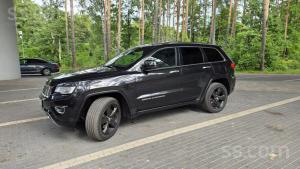 Black Jeep Grand Cherokee 2013 in Jurmala, with an engine capacity of 3.00 L and mileage of 342 thousand km for 14000 €, photo 7 on AUTOMOTO.COM.LV