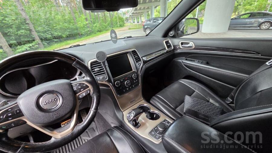 Black Jeep Grand Cherokee 2013 in Jurmala, with an engine capacity of 3.00 L and mileage of 342 thousand km for 14000 €, photo 9 on AUTOMOTO.COM.LV
