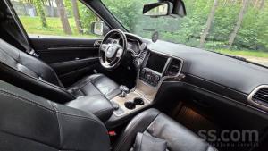 Black Jeep Grand Cherokee 2013 in Jurmala, with an engine capacity of 3.00 L and mileage of 342 thousand km for 14000 €, photo 10 on AUTOMOTO.COM.LV