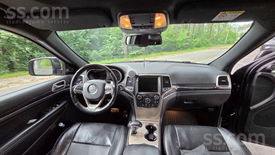 Black Jeep Grand Cherokee 2013 in Jurmala, with an engine capacity of 3.00 L and mileage of 342 thousand km for 14000 €, photo 12 on AUTOMOTO.COM.LV