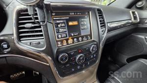 Black Jeep Grand Cherokee 2013 in Jurmala, with an engine capacity of 3.00 L and mileage of 342 thousand km for 14000 €, photo 14 on AUTOMOTO.COM.LV