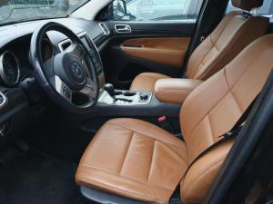 Black Jeep Grand Cherokee 2013 in Vilnius, with an engine capacity of 2.99 L and mileage of 240 thousand km for 11500 €, photo 4 on AUTOMOTO.COM.LV
