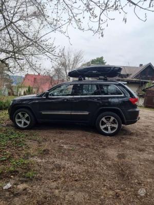 Black Jeep Grand Cherokee 2013 in Vilnius, with an engine capacity of 2.99 L and mileage of 240 thousand km for 11500 €, photo 6 on AUTOMOTO.COM.LV