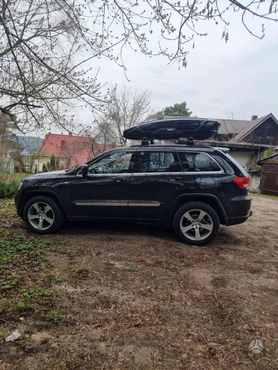 Black Jeep Grand Cherokee 2013 in Vilnius, with an engine capacity of 2.99 L and mileage of 240 thousand km for 11500 €, photo 6 on AUTOMOTO.COM.LV