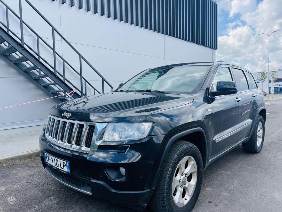Black Jeep Grand Cherokee 2013 in Kaunas, with an engine capacity of 3.00 L and mileage of 198 thousand km for 6700 €, photo 1 on AUTOMOTO.COM.LV