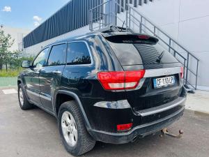 Black Jeep Grand Cherokee 2013 in Kaunas, with an engine capacity of 3.00 L and mileage of 198 thousand km for 6700 €, photo 3 on AUTOMOTO.COM.LV