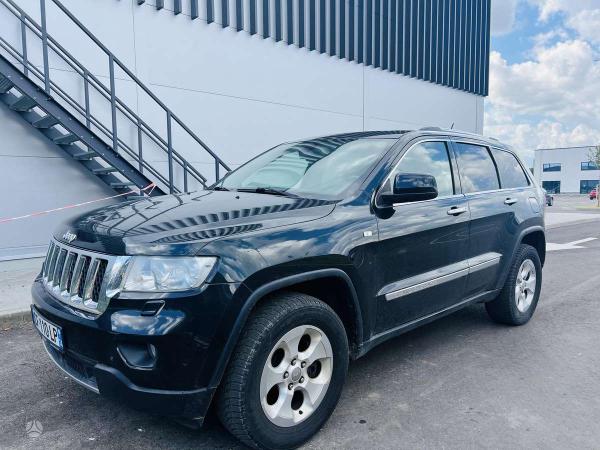 Black Jeep Grand Cherokee 2013 in Kaunas, with an engine capacity of 3.00 L and mileage of 198 thousand km for 6700 €, photo 6 on AUTOMOTO.COM.LV