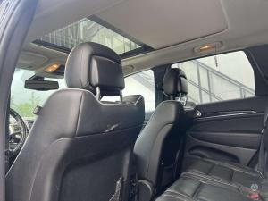 Black Jeep Grand Cherokee 2013 in Kaunas, with an engine capacity of 3.00 L and mileage of 198 thousand km for 6700 €, photo 13 on AUTOMOTO.COM.LV
