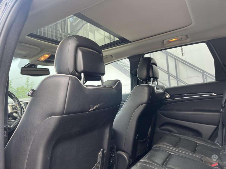 Black Jeep Grand Cherokee 2013 in Kaunas, with an engine capacity of 3.00 L and mileage of 198 thousand km for 6700 €, photo 13 on AUTOMOTO.COM.LV