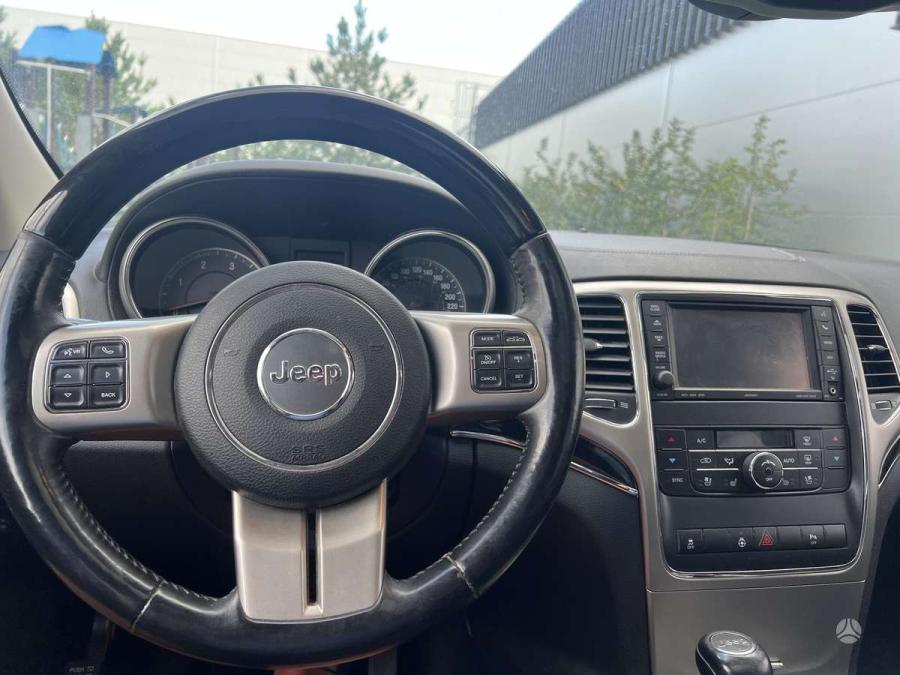 Black Jeep Grand Cherokee 2013 in Kaunas, with an engine capacity of 3.00 L and mileage of 198 thousand km for 6700 €, photo 15 on AUTOMOTO.COM.LV