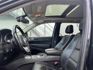 Black Jeep Grand Cherokee 2013 in Kaunas, with an engine capacity of 3.00 L and mileage of 198 thousand km for 6700 €, photo 17 on AUTOMOTO.COM.LV