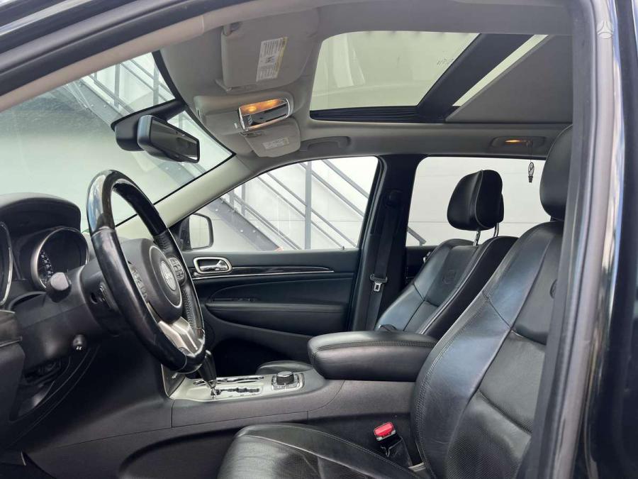 Black Jeep Grand Cherokee 2013 in Kaunas, with an engine capacity of 3.00 L and mileage of 198 thousand km for 6700 €, photo 17 on AUTOMOTO.COM.LV