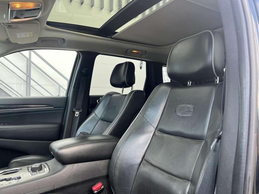 Black Jeep Grand Cherokee 2013 in Kaunas, with an engine capacity of 3.00 L and mileage of 198 thousand km for 6700 €, photo 19 on AUTOMOTO.COM.LV
