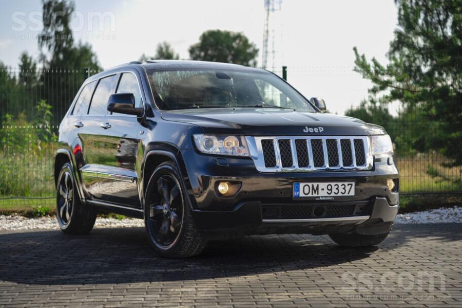 Black Jeep Grand Cherokee 2013 in Riga, with an engine capacity of 3.00 L and mileage of 324 thousand km for 10490 €, photo 4 on AUTOMOTO.COM.LV