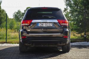 Black Jeep Grand Cherokee 2013 in Riga, with an engine capacity of 3.00 L and mileage of 324 thousand km for 10490 €, photo 6 on AUTOMOTO.COM.LV