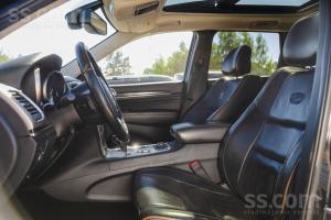 Black Jeep Grand Cherokee 2013 in Riga, with an engine capacity of 3.00 L and mileage of 324 thousand km for 10490 €, photo 8 on AUTOMOTO.COM.LV