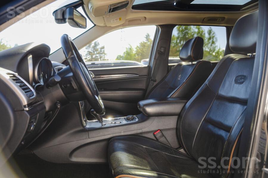 Black Jeep Grand Cherokee 2013 in Riga, with an engine capacity of 3.00 L and mileage of 324 thousand km for 10490 €, photo 8 on AUTOMOTO.COM.LV