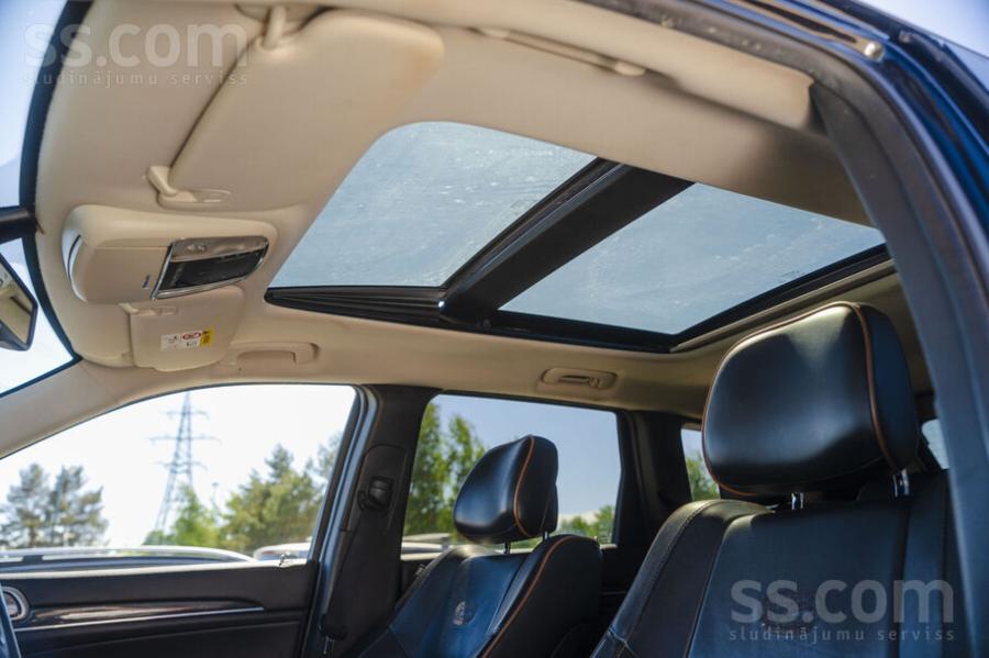 Black Jeep Grand Cherokee 2013 in Riga, with an engine capacity of 3.00 L and mileage of 324 thousand km for 10490 €, photo 9 on AUTOMOTO.COM.LV