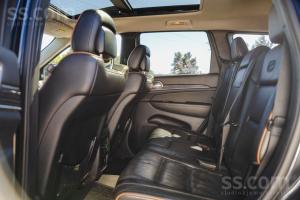 Black Jeep Grand Cherokee 2013 in Riga, with an engine capacity of 3.00 L and mileage of 324 thousand km for 10490 €, photo 10 on AUTOMOTO.COM.LV