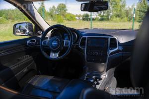 Black Jeep Grand Cherokee 2013 in Riga, with an engine capacity of 3.00 L and mileage of 324 thousand km for 10490 €, photo 13 on AUTOMOTO.COM.LV