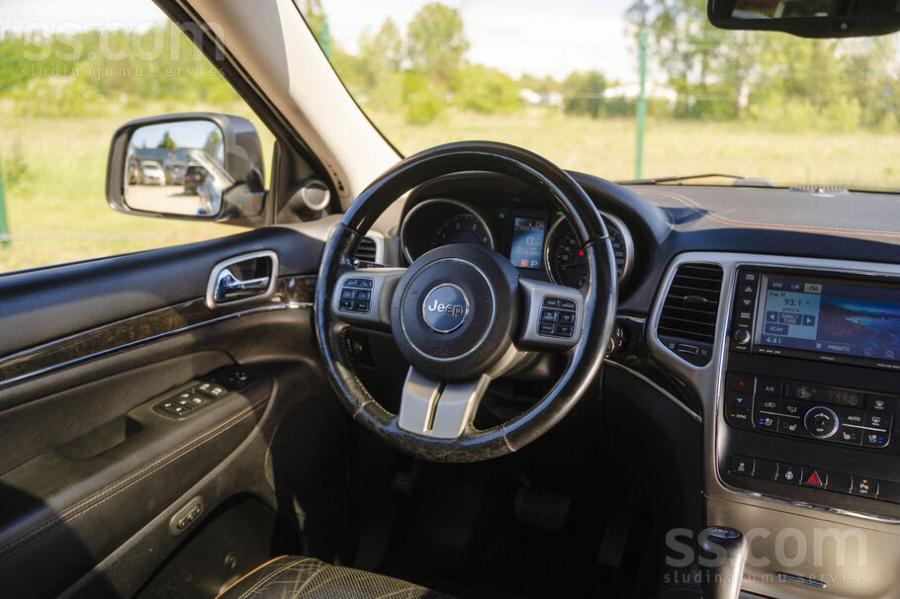 Black Jeep Grand Cherokee 2013 in Riga, with an engine capacity of 3.00 L and mileage of 324 thousand km for 10490 €, photo 15 on AUTOMOTO.COM.LV