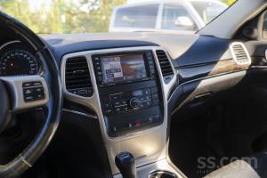 Black Jeep Grand Cherokee 2013 in Riga, with an engine capacity of 3.00 L and mileage of 324 thousand km for 10490 €, photo 18 on AUTOMOTO.COM.LV