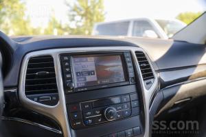 Black Jeep Grand Cherokee 2013 in Riga, with an engine capacity of 3.00 L and mileage of 324 thousand km for 10490 €, photo 20 on AUTOMOTO.COM.LV