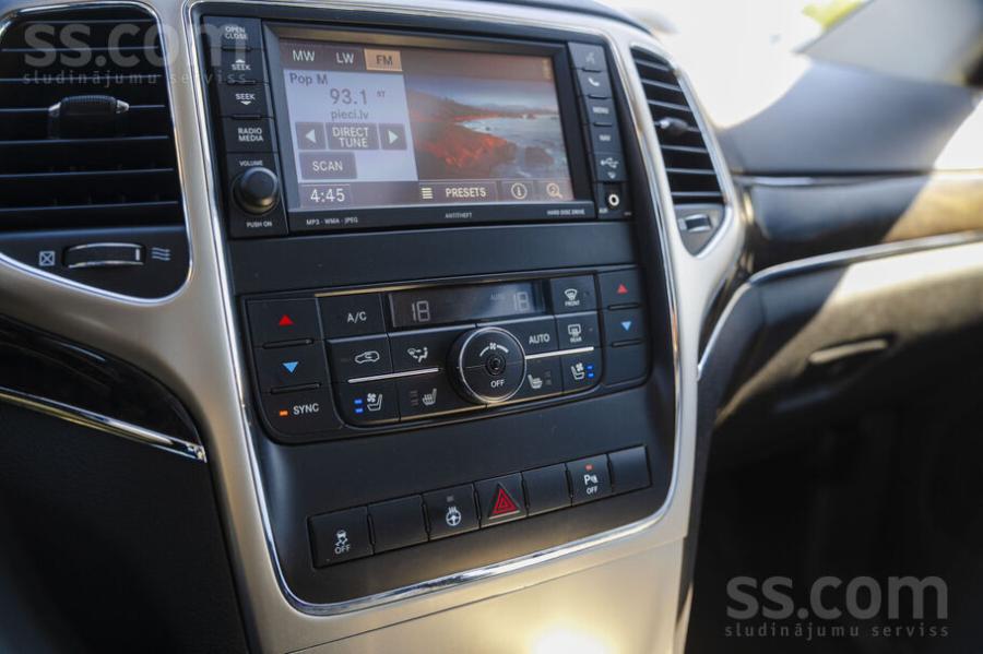 Black Jeep Grand Cherokee 2013 in Riga, with an engine capacity of 3.00 L and mileage of 324 thousand km for 10490 €, photo 22 on AUTOMOTO.COM.LV