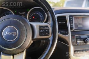 Black Jeep Grand Cherokee 2013 in Riga, with an engine capacity of 3.00 L and mileage of 324 thousand km for 10490 €, photo 24 on AUTOMOTO.COM.LV