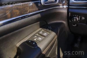 Black Jeep Grand Cherokee 2013 in Riga, with an engine capacity of 3.00 L and mileage of 324 thousand km for 10490 €, photo 27 on AUTOMOTO.COM.LV