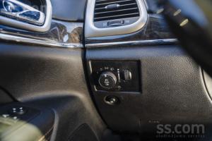 Black Jeep Grand Cherokee 2013 in Riga, with an engine capacity of 3.00 L and mileage of 324 thousand km for 10490 €, photo 28 on AUTOMOTO.COM.LV