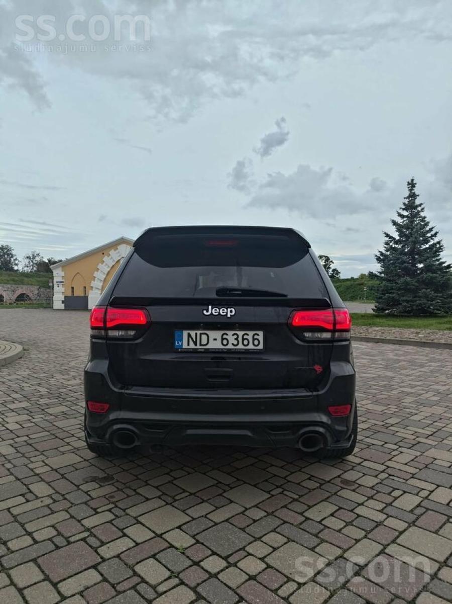 Black Jeep Grand Cherokee 2013 in Daugavpils, with an engine capacity of 6.40 L and mileage of 235 thousand km for 26500 €, photo 6 on AUTOMOTO.COM.LV