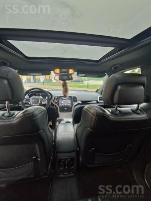 Black Jeep Grand Cherokee 2013 in Daugavpils, with an engine capacity of 6.40 L and mileage of 235 thousand km for 26500 €, photo 7 on AUTOMOTO.COM.LV