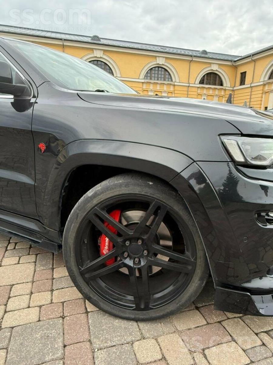 Black Jeep Grand Cherokee 2013 in Daugavpils, with an engine capacity of 6.40 L and mileage of 235 thousand km for 26500 €, photo 8 on AUTOMOTO.COM.LV
