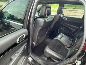 Black Jeep Grand Cherokee 2013 in Daugavpils, with an engine capacity of 6.40 L and mileage of 235 thousand km for 26500 €, photo 12 on AUTOMOTO.COM.LV
