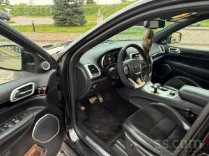 Black Jeep Grand Cherokee 2013 in Daugavpils, with an engine capacity of 6.40 L and mileage of 235 thousand km for 26500 €, photo 15 on AUTOMOTO.COM.LV