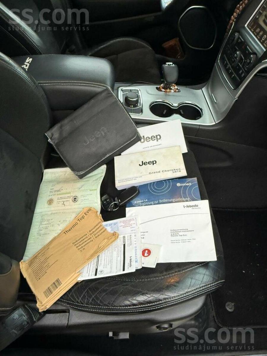 Black Jeep Grand Cherokee 2013 in Daugavpils, with an engine capacity of 6.40 L and mileage of 235 thousand km for 26500 €, photo 18 on AUTOMOTO.COM.LV