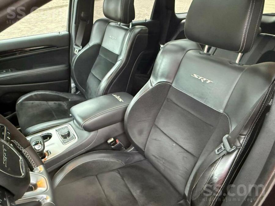 Black Jeep Grand Cherokee 2013 in Daugavpils, with an engine capacity of 6.40 L and mileage of 235 thousand km for 26500 €, photo 21 on AUTOMOTO.COM.LV