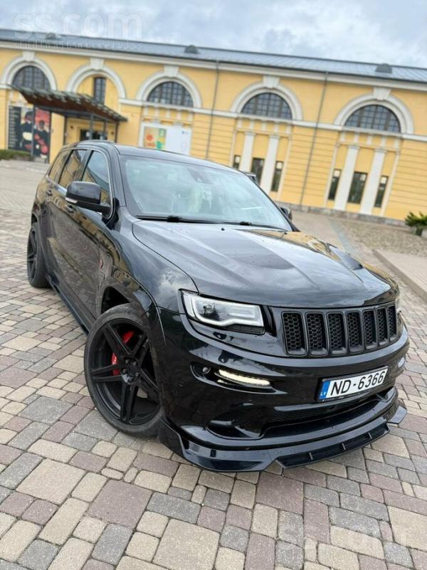 Black Jeep Grand Cherokee 2013 in Daugavpils, with an engine capacity of 6.40 L and mileage of 235 thousand km for 26500 €, photo 1 on AUTOMOTO.COM.LV