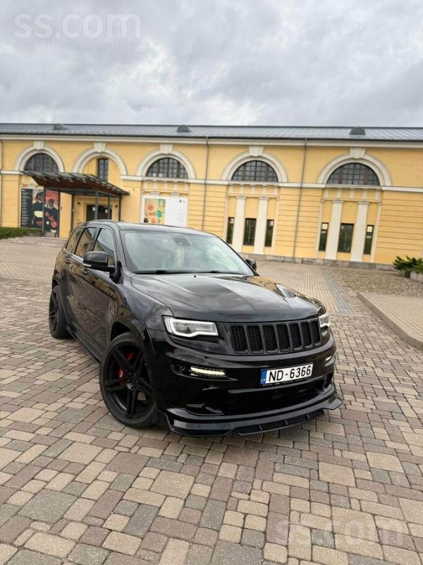Black Jeep Grand Cherokee 2013 in Daugavpils, with an engine capacity of 6.40 L and mileage of 235 thousand km for 26500 €, photo 4 on AUTOMOTO.COM.LV