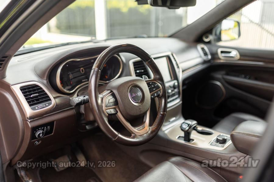 Melns Jeep Grand Cherokee 2013 Tallina, ar dzinēja tilpumu 3.00 L un nobraukumu 280 tūkst. km par 9900 €, foto 12 vietnē AUTOMOTO.COM.LV