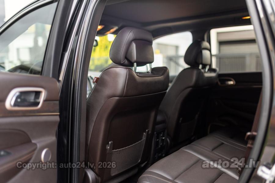 Melns Jeep Grand Cherokee 2013 Tallina, ar dzinēja tilpumu 3.00 L un nobraukumu 280 tūkst. km par 9900 €, foto 14 vietnē AUTOMOTO.COM.LV