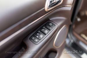Melns Jeep Grand Cherokee 2013 Tallina, ar dzinēja tilpumu 3.00 L un nobraukumu 280 tūkst. km par 9900 €, foto 16 vietnē AUTOMOTO.COM.LV