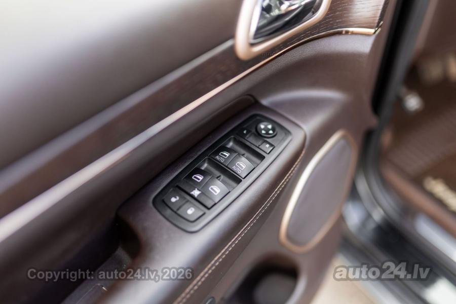 Melns Jeep Grand Cherokee 2013 Tallina, ar dzinēja tilpumu 3.00 L un nobraukumu 280 tūkst. km par 9900 €, foto 16 vietnē AUTOMOTO.COM.LV