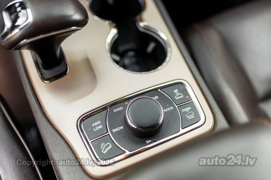 Melns Jeep Grand Cherokee 2013 Tallina, ar dzinēja tilpumu 3.00 L un nobraukumu 280 tūkst. km par 9900 €, foto 20 vietnē AUTOMOTO.COM.LV