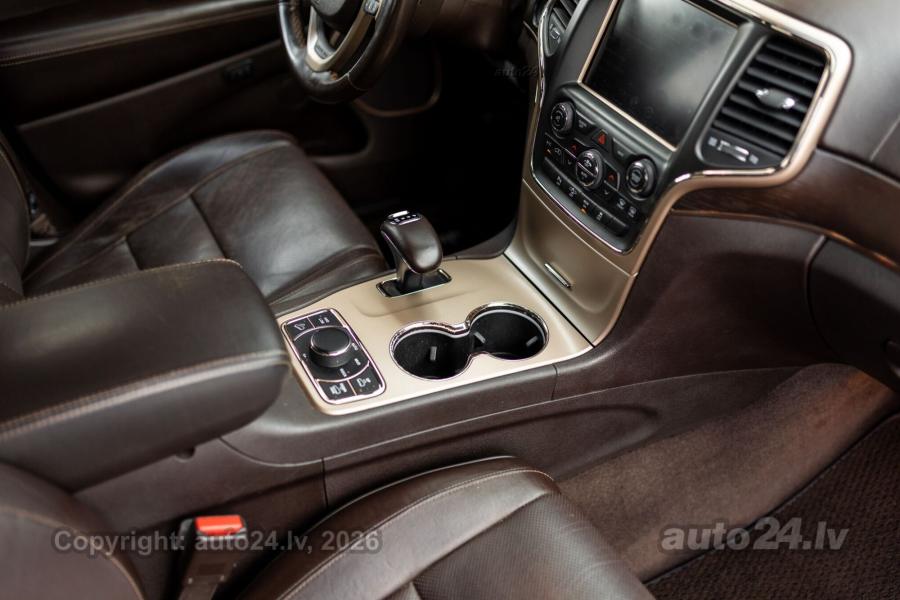 Melns Jeep Grand Cherokee 2013 Tallina, ar dzinēja tilpumu 3.00 L un nobraukumu 280 tūkst. km par 9900 €, foto 26 vietnē AUTOMOTO.COM.LV