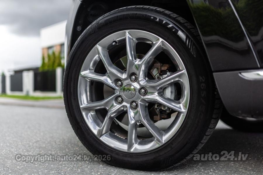 Melns Jeep Grand Cherokee 2013 Tallina, ar dzinēja tilpumu 3.00 L un nobraukumu 280 tūkst. km par 9900 €, foto 28 vietnē AUTOMOTO.COM.LV